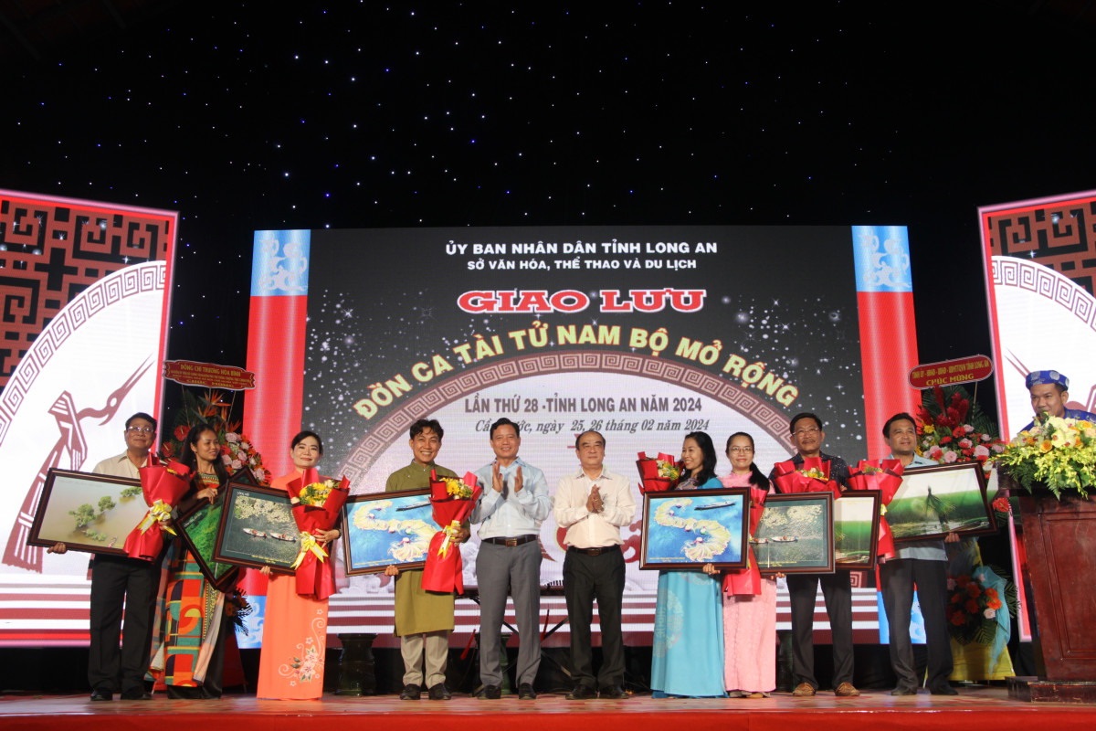 Khai mạc giao lưu đờn ca tài tử Nam bộ tỉnh Long An lần thứ 28 - Báo Long An Online